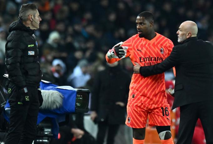 Ξέσπασε ο Μενιάν: «Έκαναν ήχους μαϊμούς, δεν μπορούμε να παίξουμε ποδόσφαιρο έτσι» | SDNA